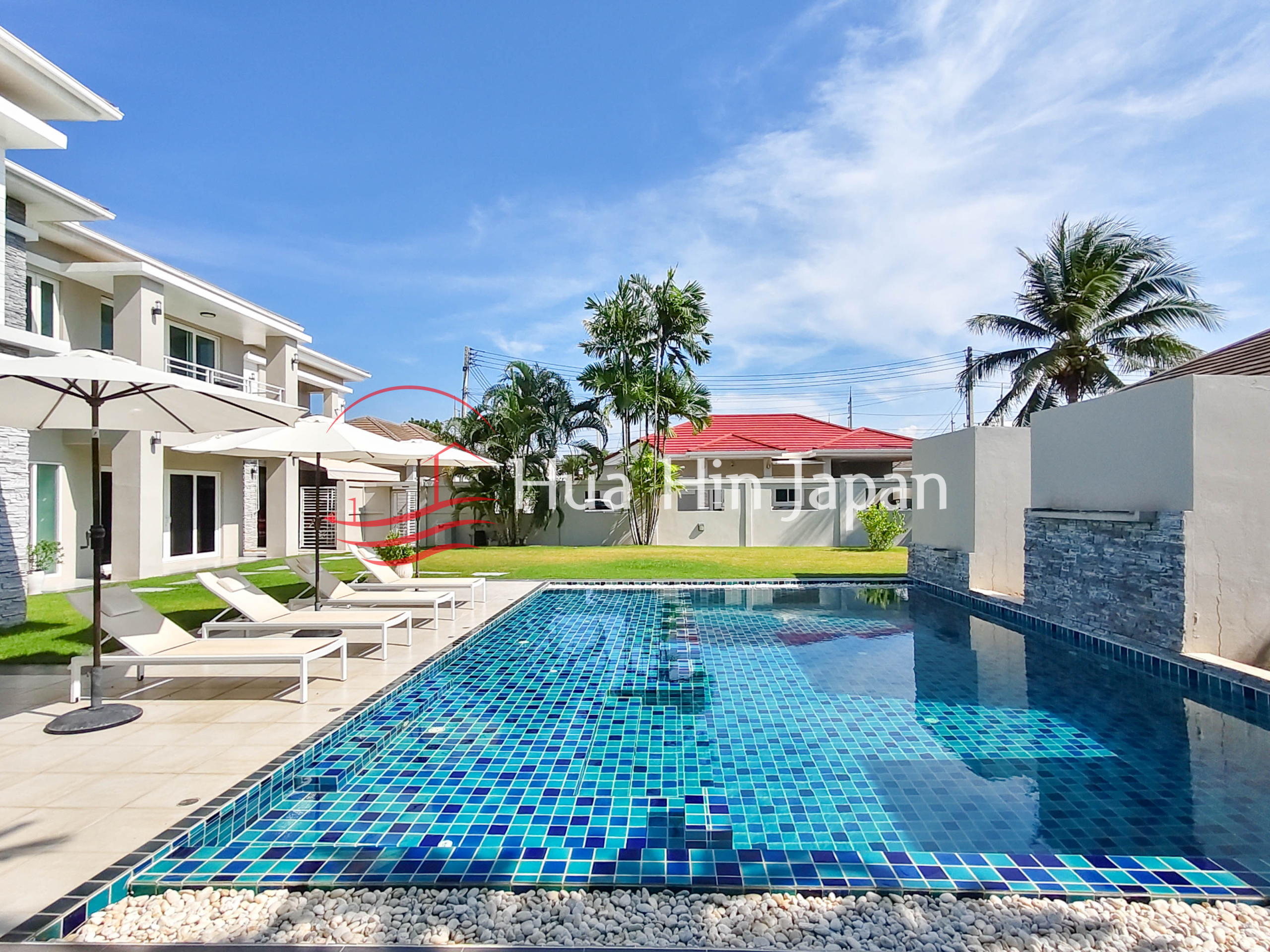 Architect-Renovated 5BR Contemporary Estate on Soi 70 – No Common Fees ...